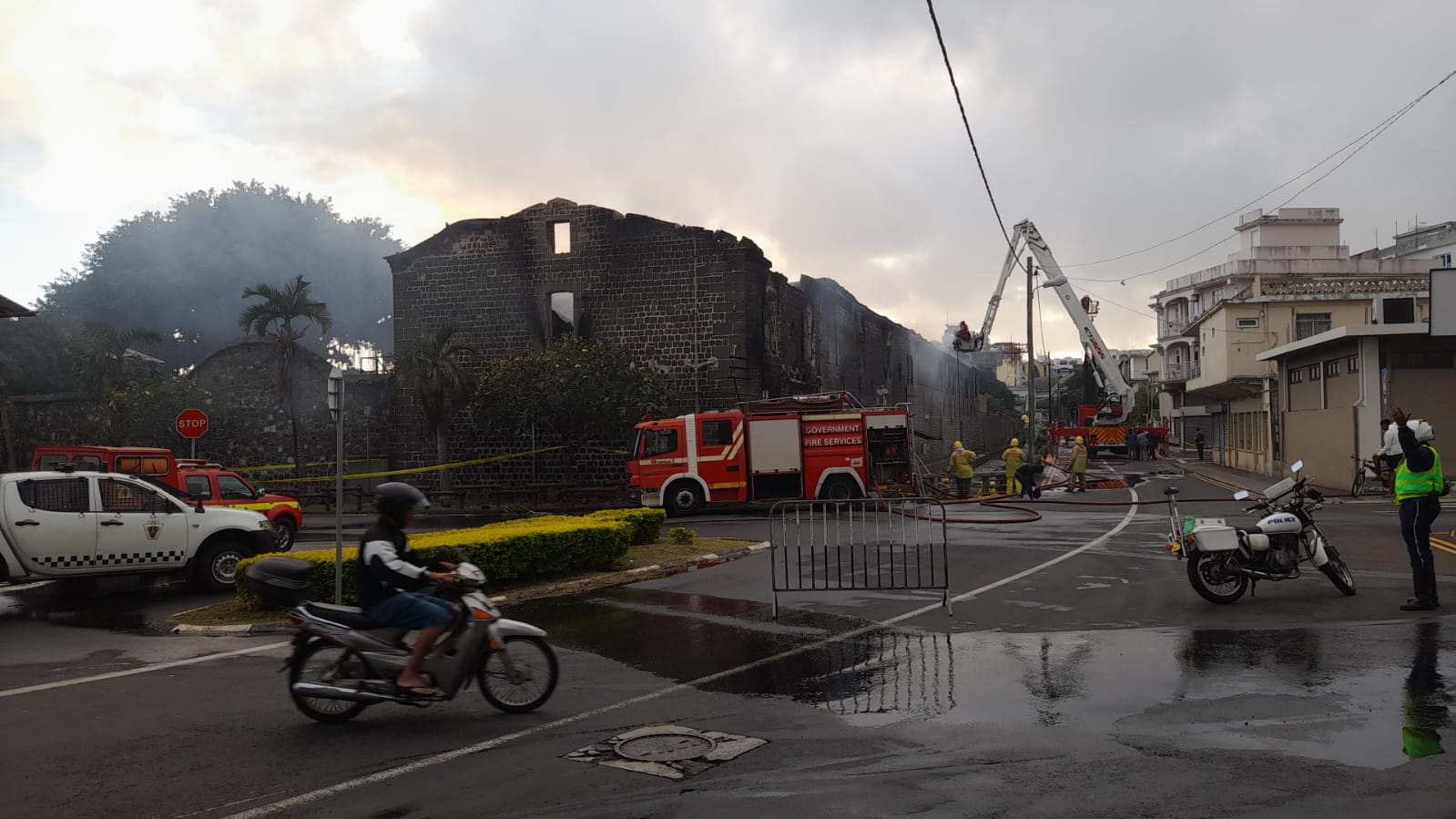 Port-Louis : deux incendies éclatent aux Casernes centrales, l’origine ...